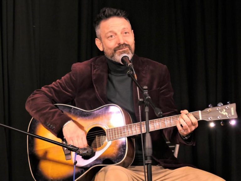 Il cabarettista di Zelig Marco Passiglia a Ragusa: monologhi e ...